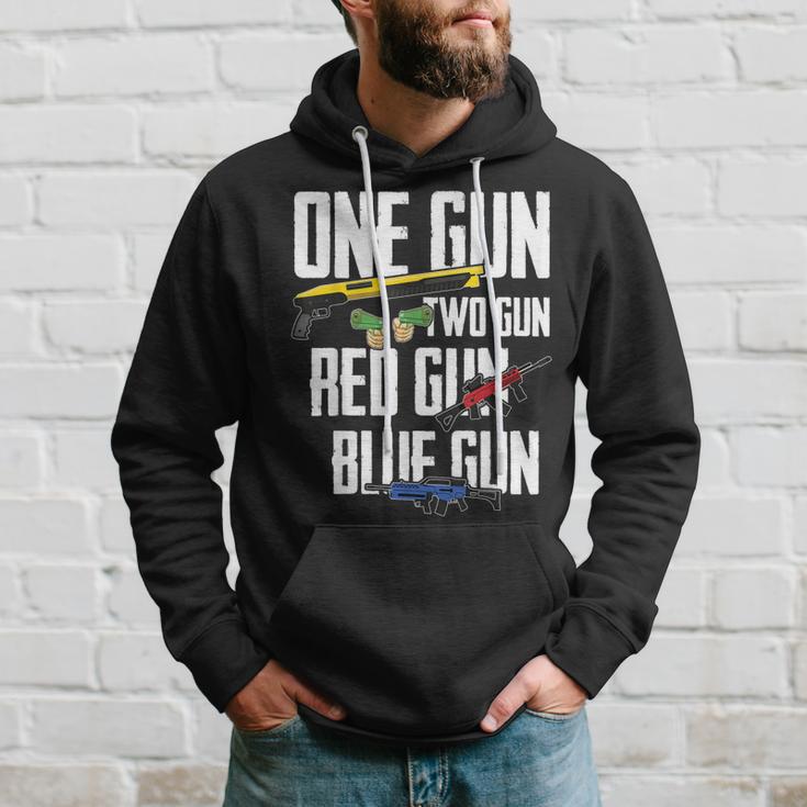 Oneguntwogunredgunbluegun Husband Funny Gun Lover Pun Hoodie | Mazezy