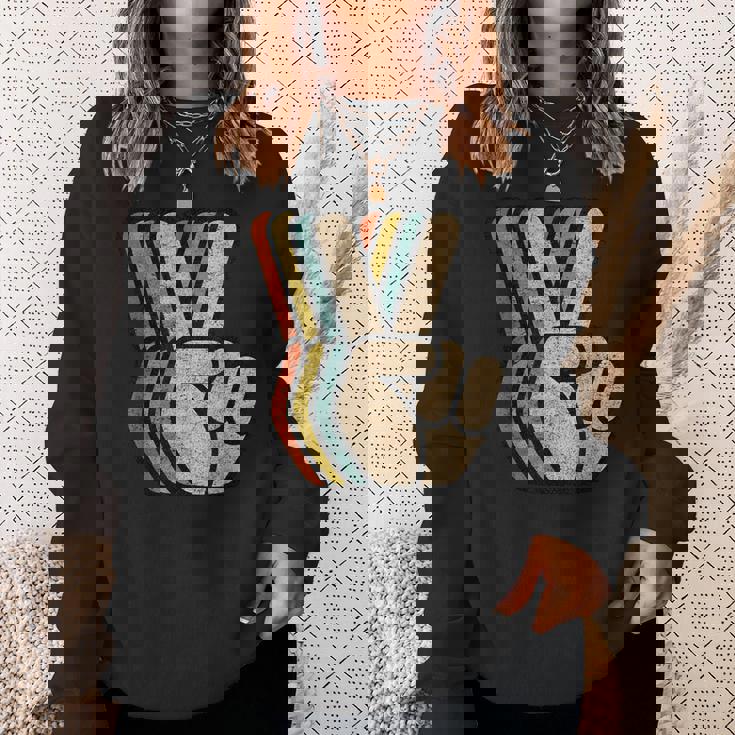 Retro Peace Sign V Fingers Vintage 60S 70S 80S Cool Graphic Sweatshirt ...