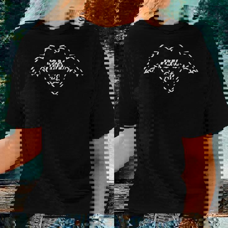 Mama Bat Goth Horror For Mama Women T-shirt | Mazezy