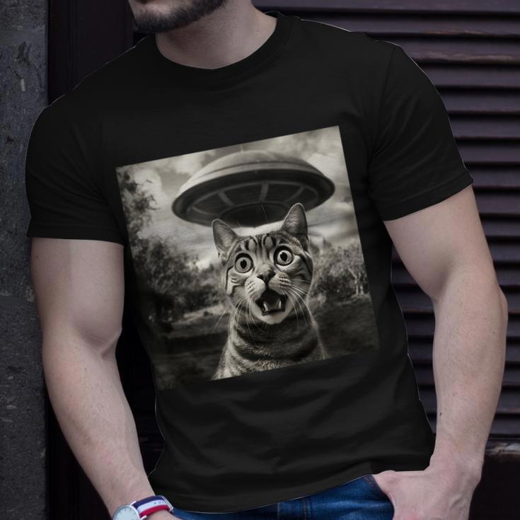 Surprised Cat And Ufo Black And White Photo 1950S Alien T-Shirt | Mazezy