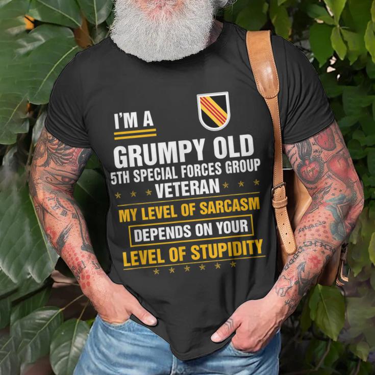 Im A Grumpy Old 5Th Special Forces Group Veteran Unisex T-Shirt | Mazezy